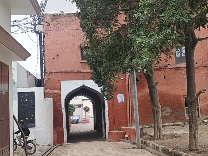 Rajput community claimed the fort of RLD MLA | रालोद विधायक के किले पर ...