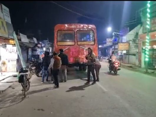 Video of pushing a bus in Amethi