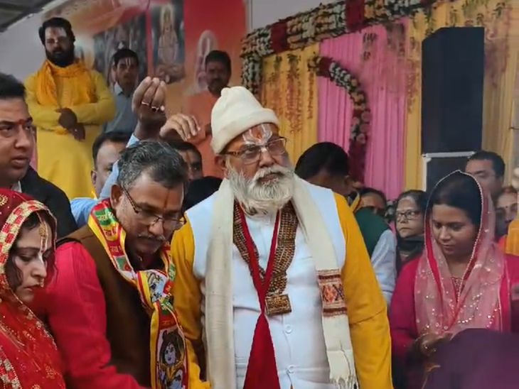 Shrimad Bhagwat Katha concludes in Lucknow Acharya Narayan Das said ...