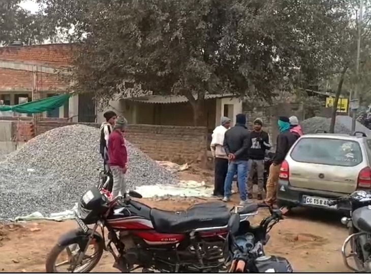 A young man fell into a ditch along with his bike in Duddhi and died ...