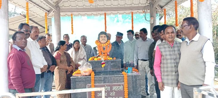 On the 34th death anniversary of agitator Sahdev, people paid tribute ...