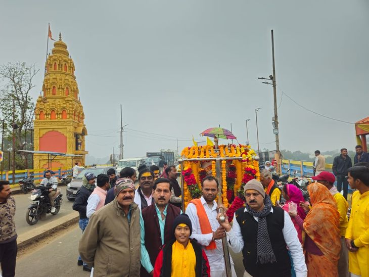 Sai Baba's Palki Yatra taken out in Itarsi | इटारसी में निकाली साईं ...