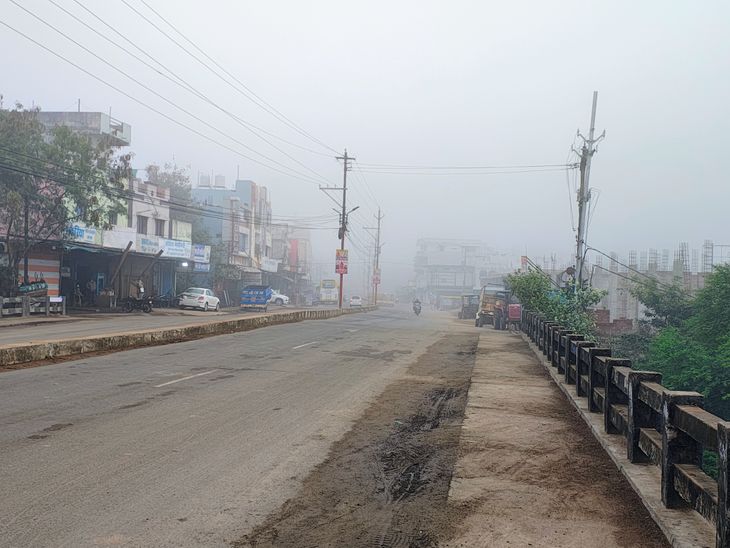 Fog covered Seoni Malwa, cold increased | सिवनी मालवा में छाया कोहरा ...