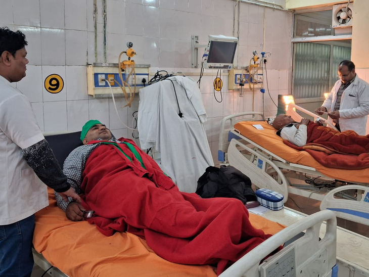 Health of two farmers sitting on protest in Agra deteriorated Today ...