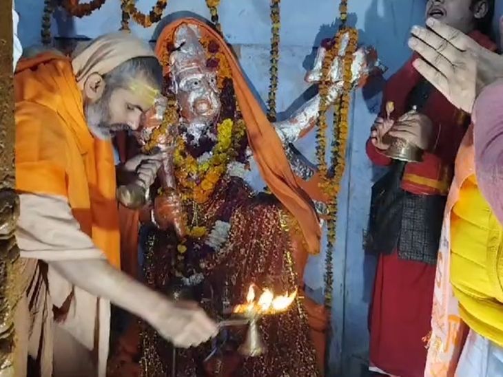 Govindanand Saraswati showed the 500 year old map of Sambhal ...