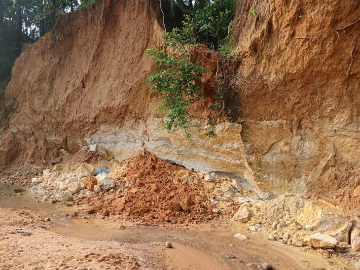 Two villagers died due to collapse of Chhui clay mine in surguja ...