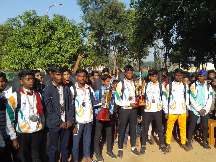 Warm welcome to archery players in Babhani | बभनी में तीरंदाज ...