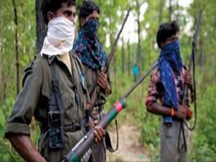 10 including Naxal leader Tarakka surrender in Gadchiroli | राजनांदगांव ...
