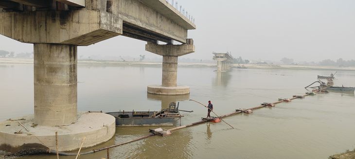 The construction of the bridge on the Bagmati river between Malpa and ...