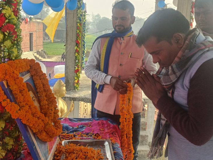 Savitribai Phule's birth anniversary celebrated in Mardah | मरदह में ...