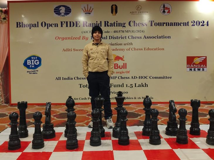 Indore player ranks second in open chess competition | इंदौर का खिलाड़ी खुली शतरंज स्पर्धा में ...