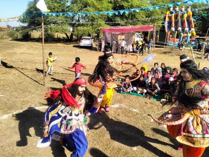 Ramlila organized in Dev Khajuri | देव खजूरी में रामलीला का आयोजन ...