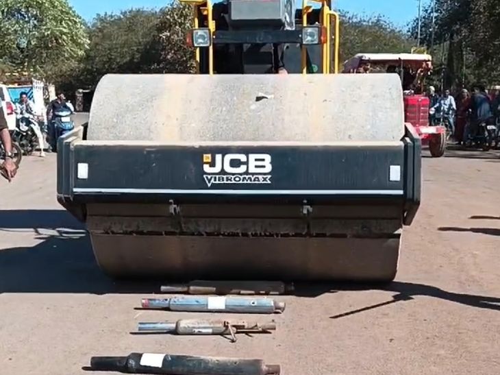Bulldozer ran on 40 modified silencers | 40 मॉडिफाइड साइलेंसरों पर चला ... Bulldozer ran on 40 modified silencers | 40 मॉडिफाइड साइलेंसरों पर चला ...