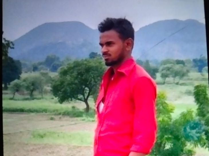 The body of a young man was found in the forest in Duddhi | दुद्धी में ...