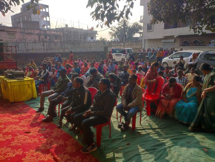 Ramgarh MLA honored by people of ward 7 | रामगढ़ के विधायक का वार्ड 7 के लोगों ने किया सम्मान ...