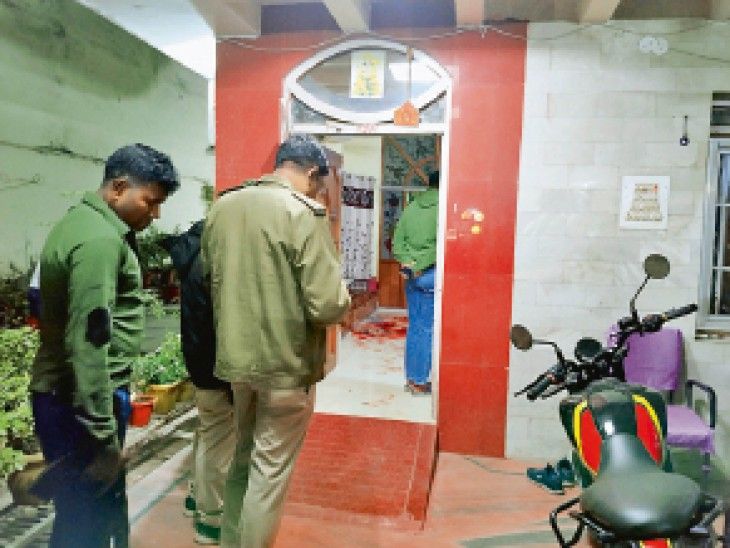 Two masked men entered the house of the owner of a jewellery shop