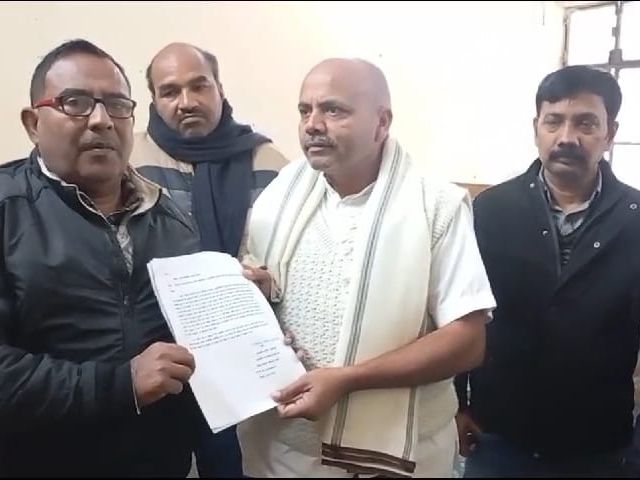 Minor children were made to do survey work in Haraiya | हरैया में ...