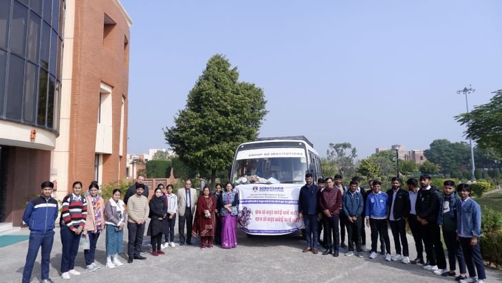 Distributed food packets in slums | कच्ची बस्ती में फूड पैकेट वितरित ...