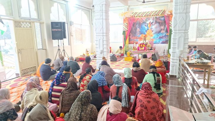 Shri Krishna Janmotsav celebrated in Shrimad Bhagwat in Laddu Gopal ...