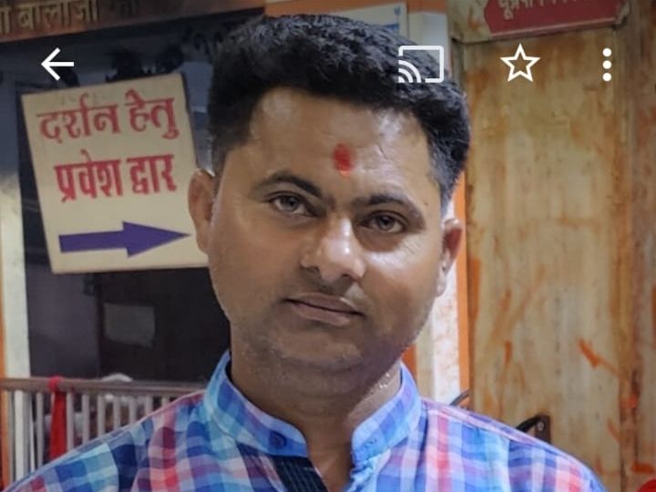 A young man eating chole bhature got a heart attack