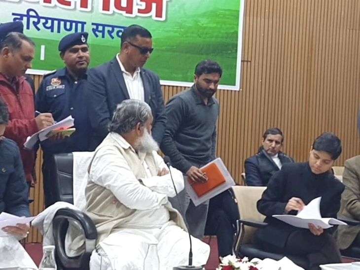 Kaithal minister Vij reprimanded DC Kaithal news update | कैथल में अनिल ...