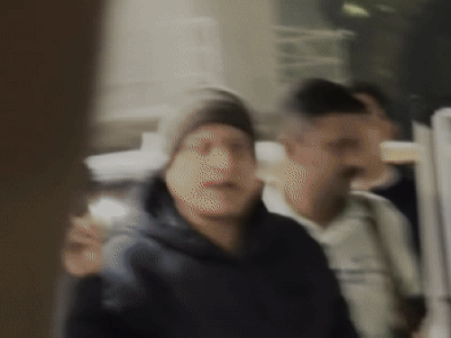 Actor Manoj Joshi got angry at Jaipur airport | जयपुर एयरपोर्ट पर नाराज ...