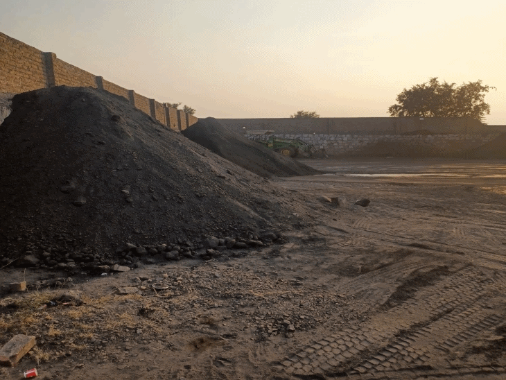 They steal expensive foreign coal and mix dust in its place | विदेशी ...