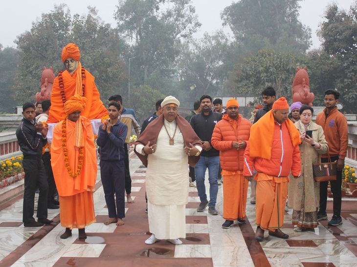 A procession was taken out in Nirala Nagar on National Youth Day ...