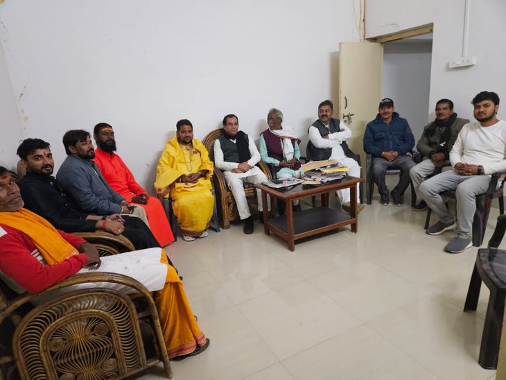 Invitation given to former MLC for temple consecration ceremony | मंदिर ...