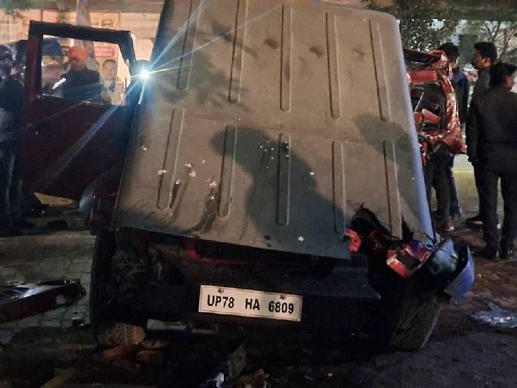 Thar crashed into a parked truck in Kanpur | कानपुर में खड़े ट्रक में ...