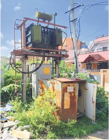 Transformer installed in front of the main gate of the house, risk of ...