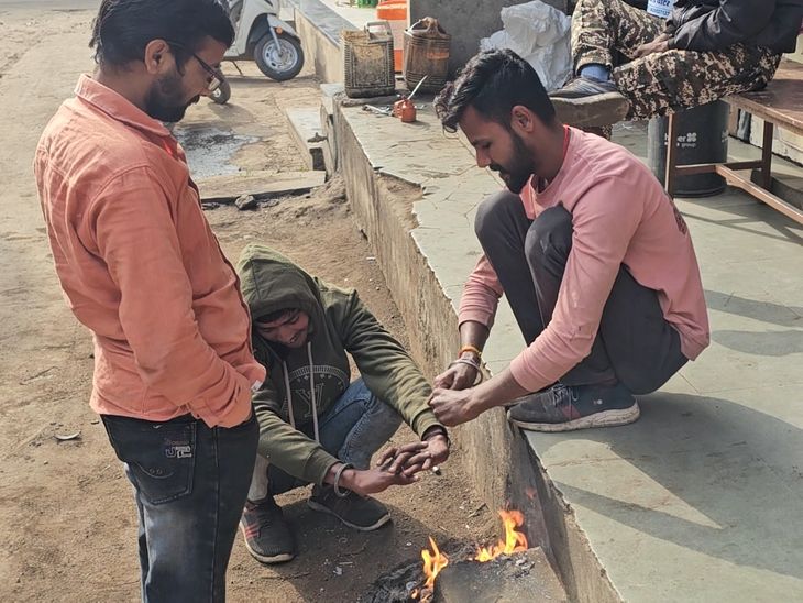 Due to cold wave, minimum temperature in Barwah is 12 degrees | शीतलहर ...