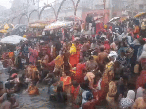 Devotees took holy bath in Varanasi on Makar Sankranti