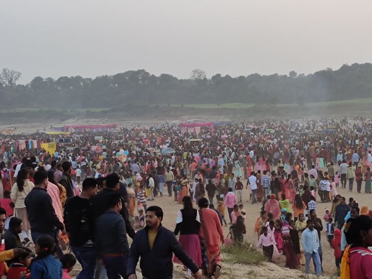Crowds gathered in Duddi on Makar Sankranti | दुध्दी में मकर संक्रांति ...