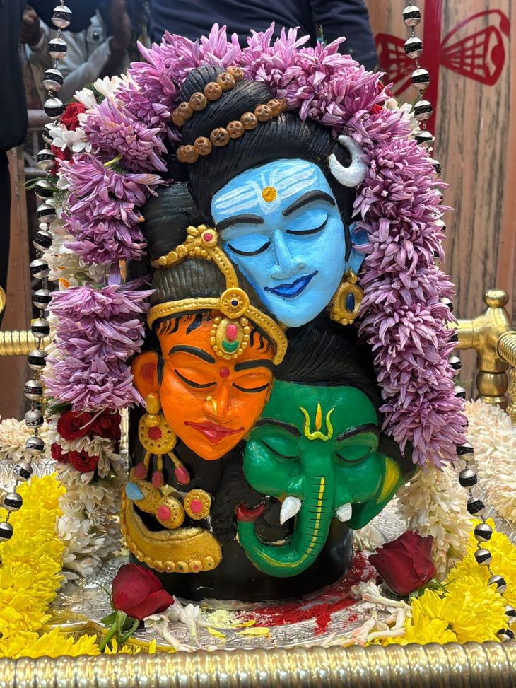 Pahadi Baba's grand decoration in the form of symbols of Goddess ...