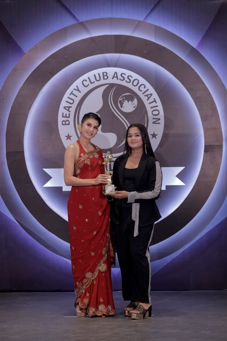 Angel Rathod received the Best Makeup Artist Award | एंजल राठौड़ को ...