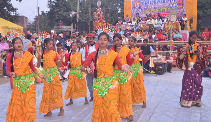 A glimpse of Jharkhandi culture was seen in the fair | मेले में दिखी ...