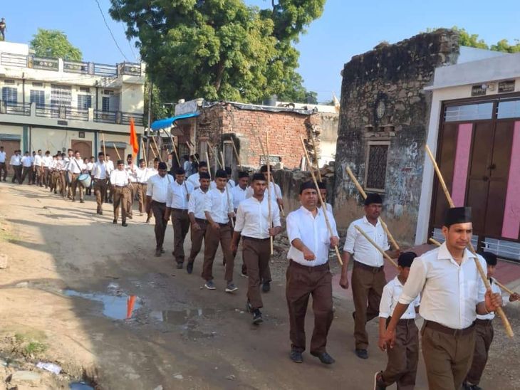 RSS's march in Chitawa | चितावा में आरएसएस का पथ संचलन: स्वयंसेवकों पर ...