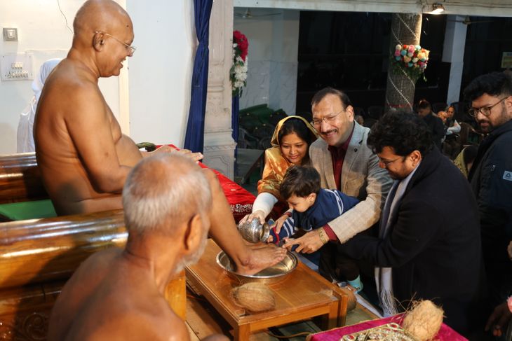 Do not worry about worldly things, think about self-welfare: Acharya Pragya Sagar | सांसारिक ...