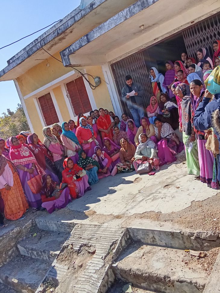 Anganwadi workers gave a memorandum to Kotda Child Development Project ...
