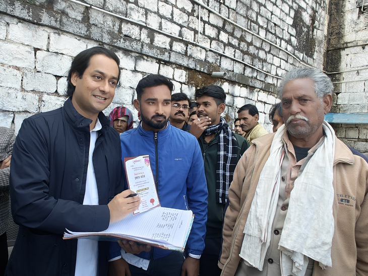 MLA's photo printed on wedding invitation card | शादी के निमंत्रण कार्ड ...