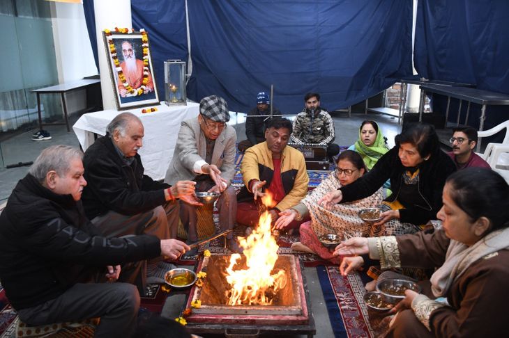 Chinmaya Sankranti Gayatri Hawan was conducted | चिन्मय संक्रांति ...
