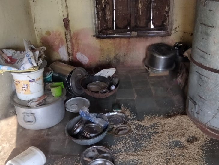 Theft in school: Goods stolen by breaking kitchen locks Gangapur city Rajasthan | स्कूल में चोरी ...