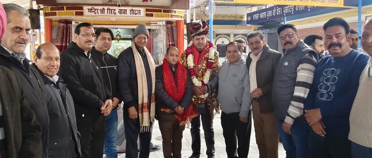 Mayor Vineet Dhir bowed his head and received blessings at Shri Siddh ...