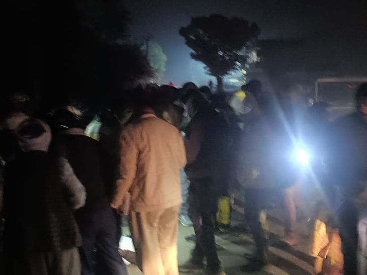Scorpio collided with a tree near Ayodhya, one dead