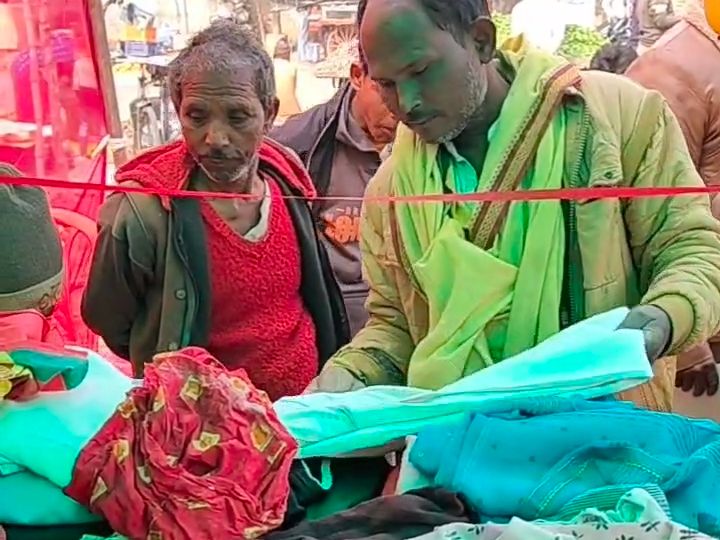 Free clothing store opened in Haraiya | हरैया में खुला फ्री वस्त्र ...