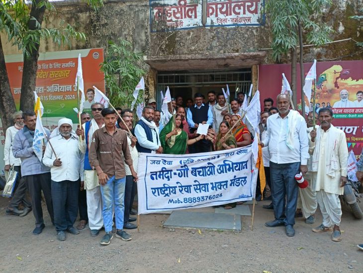 Demonstration by Reva Seva Bhakt Mandal for Narmada Conservation ...