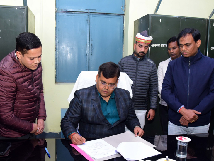 New DM Sanjeev Ranjan took charge | अलीगढ़ में नए डीएम संजीव रंजन ने ...