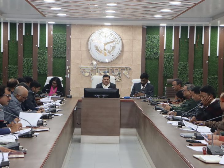 DM issued show cause notice to 3 MOIC | DM ने 3 MOIC को किया शोकॉज ...