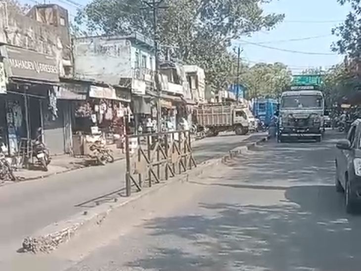 Dividers will be built on three routes of Manawar at a cost of 14 lakhs ...